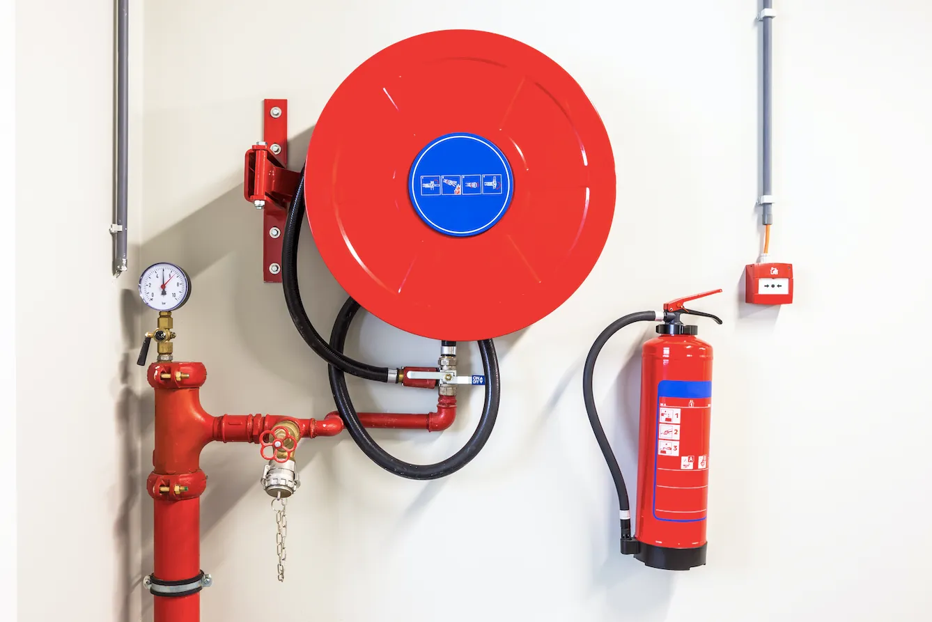 HOW TO IMPROVE WORKPLACE SAFETY THROUGH BASIC FIREFIGHTING SKILLS