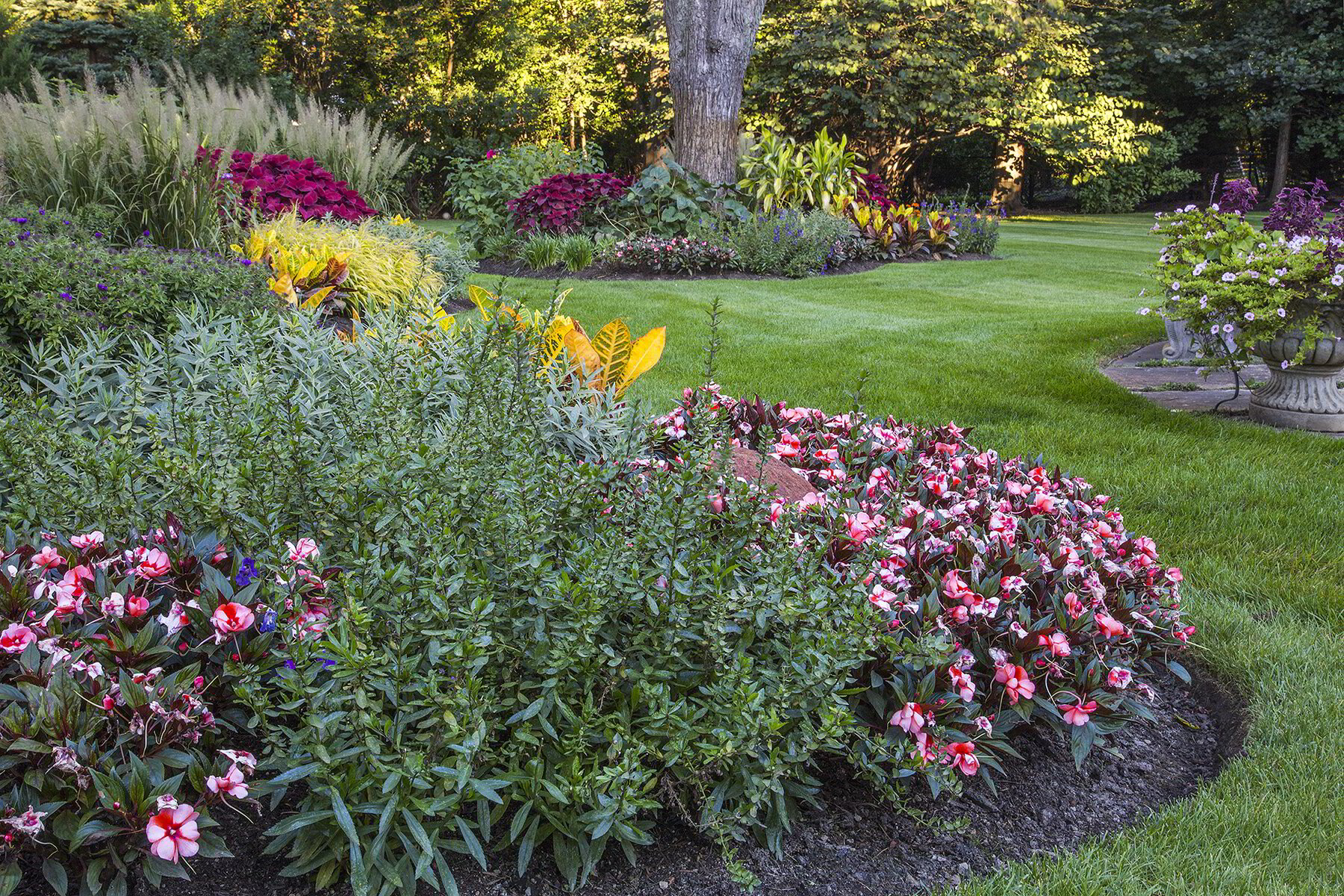 Lupfer Landscaping - Seasonal Color Showcase