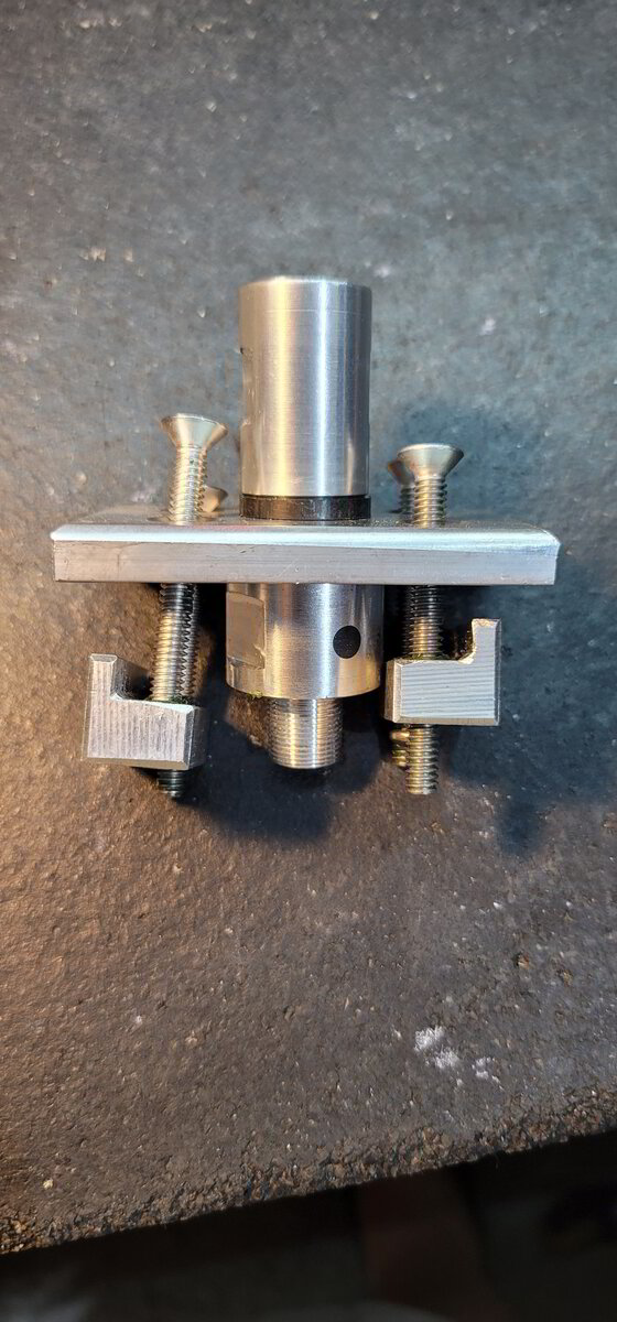 Heavy Duty stake hole mount #930/207