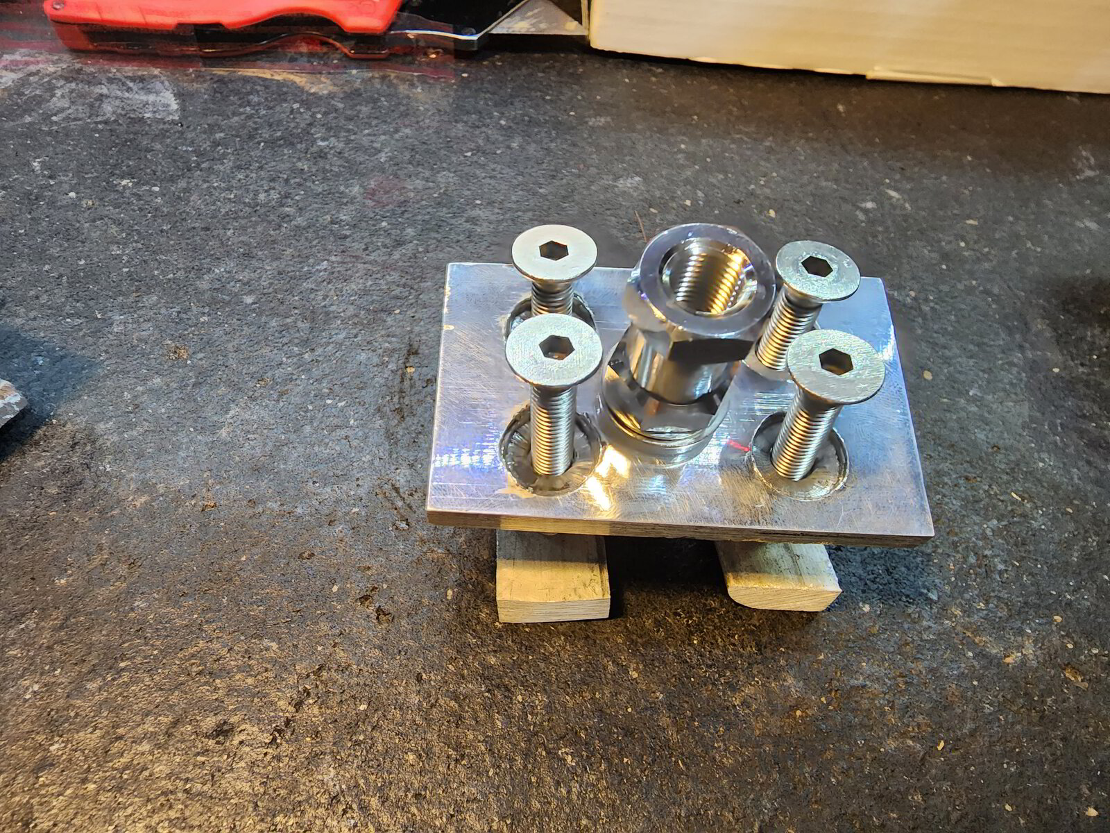 Heavy Duty stake hole mount