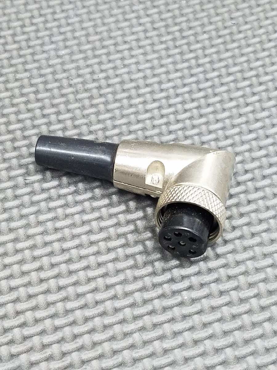 Right angle 6 pin mic plug