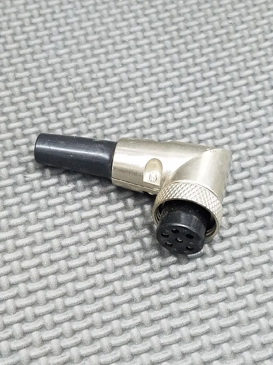 Right angle 6 pin mic plug