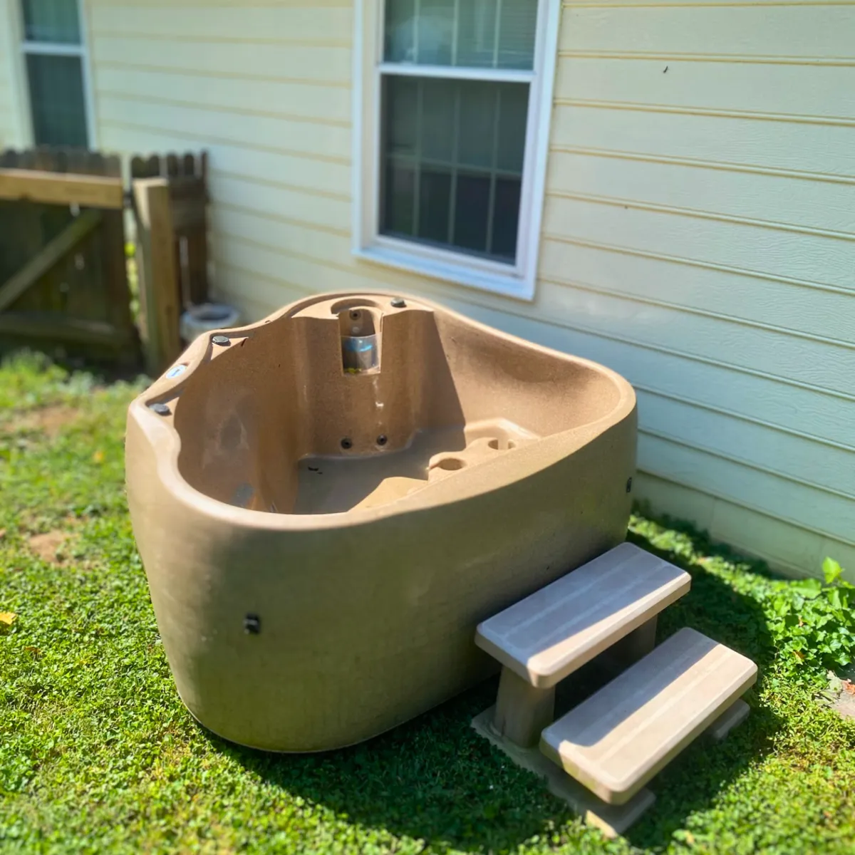 Hot Tub Removal & Disposal Services in Richmond, VA | MoveJunk