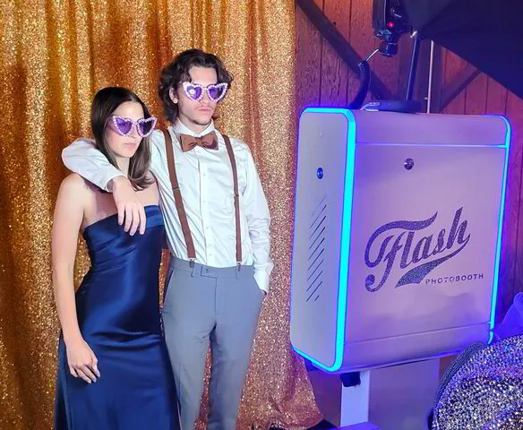 Cameron & Madison's Wedding - Open Air Photo Booth - Flash PhotoBooth