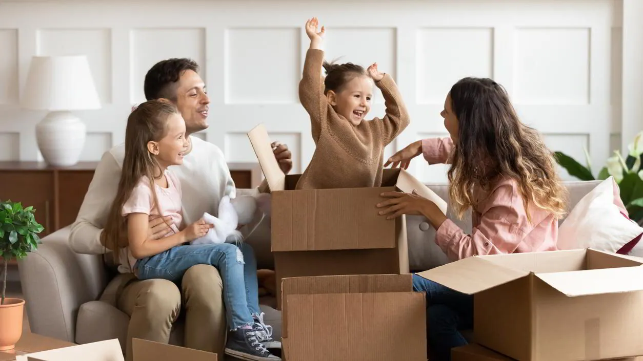 Who is responsible for end of lease pest control in a rental property?