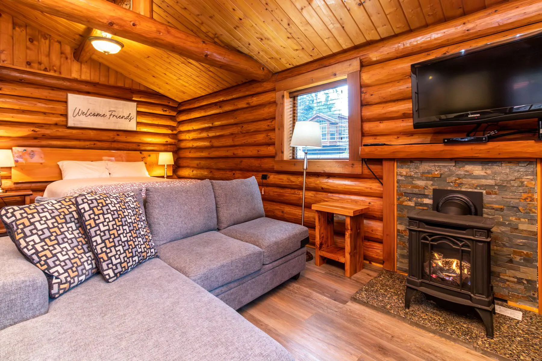Experience the Elegant Comfort of Lodge Rentals at Riverbend Cottage ...