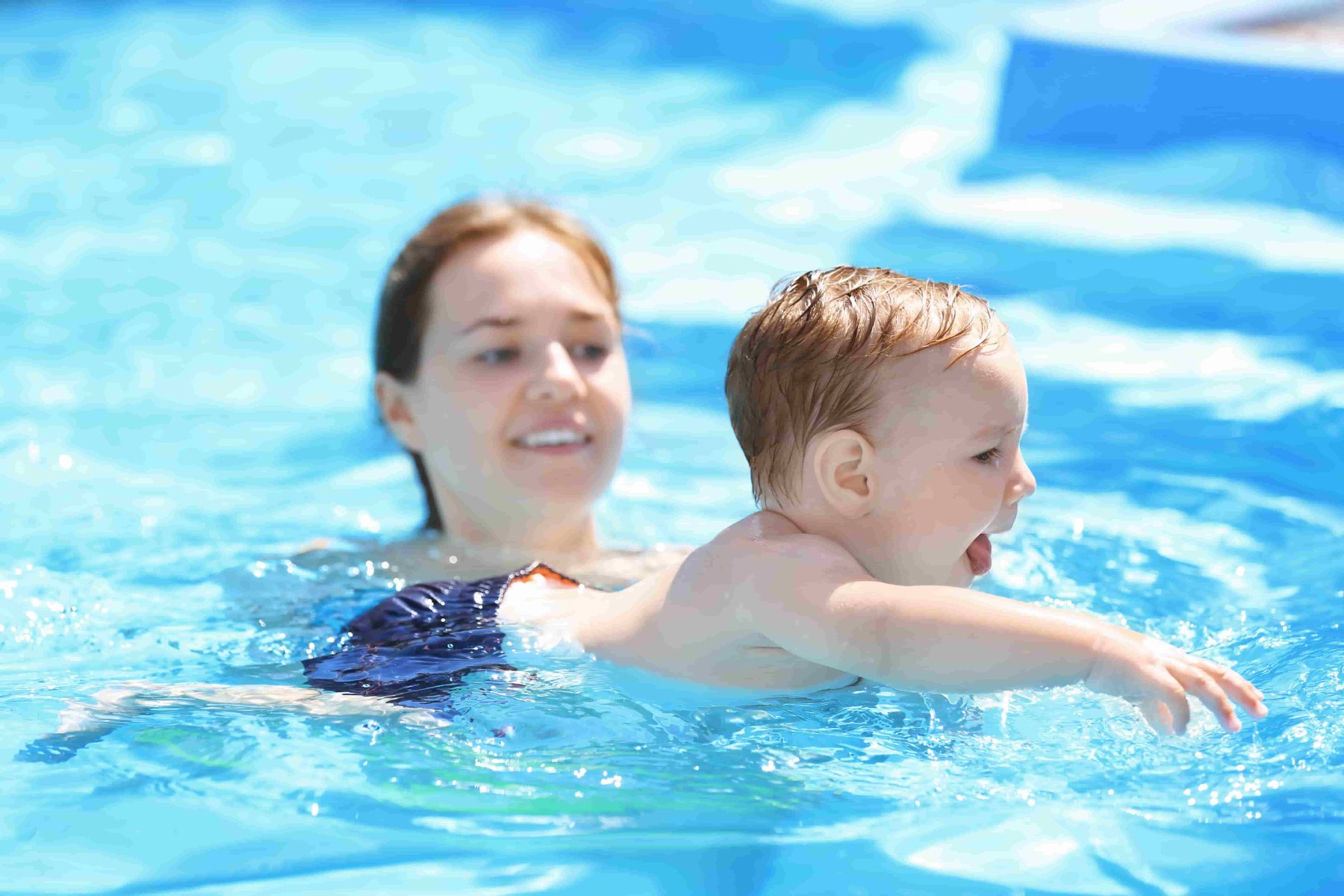 Babies Swimming Lesson Singapore | SwimRay Private Swimming Lesson