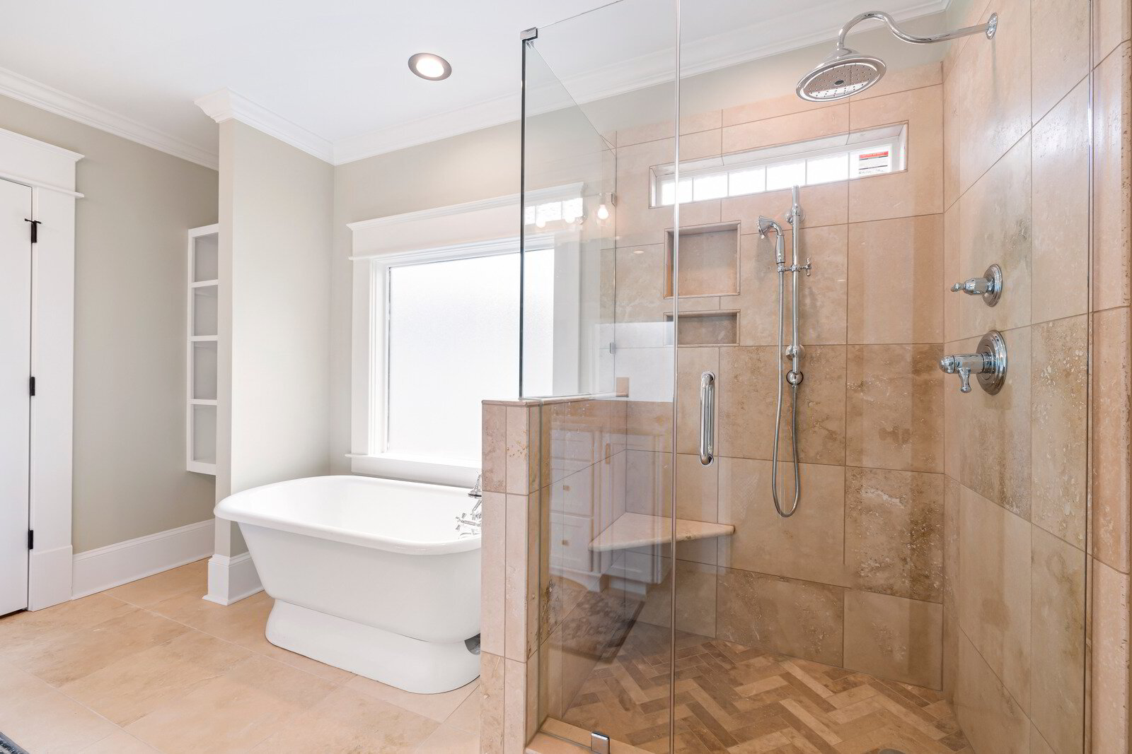 Shower Door Replacements: Mechanisms & Interior Suitability