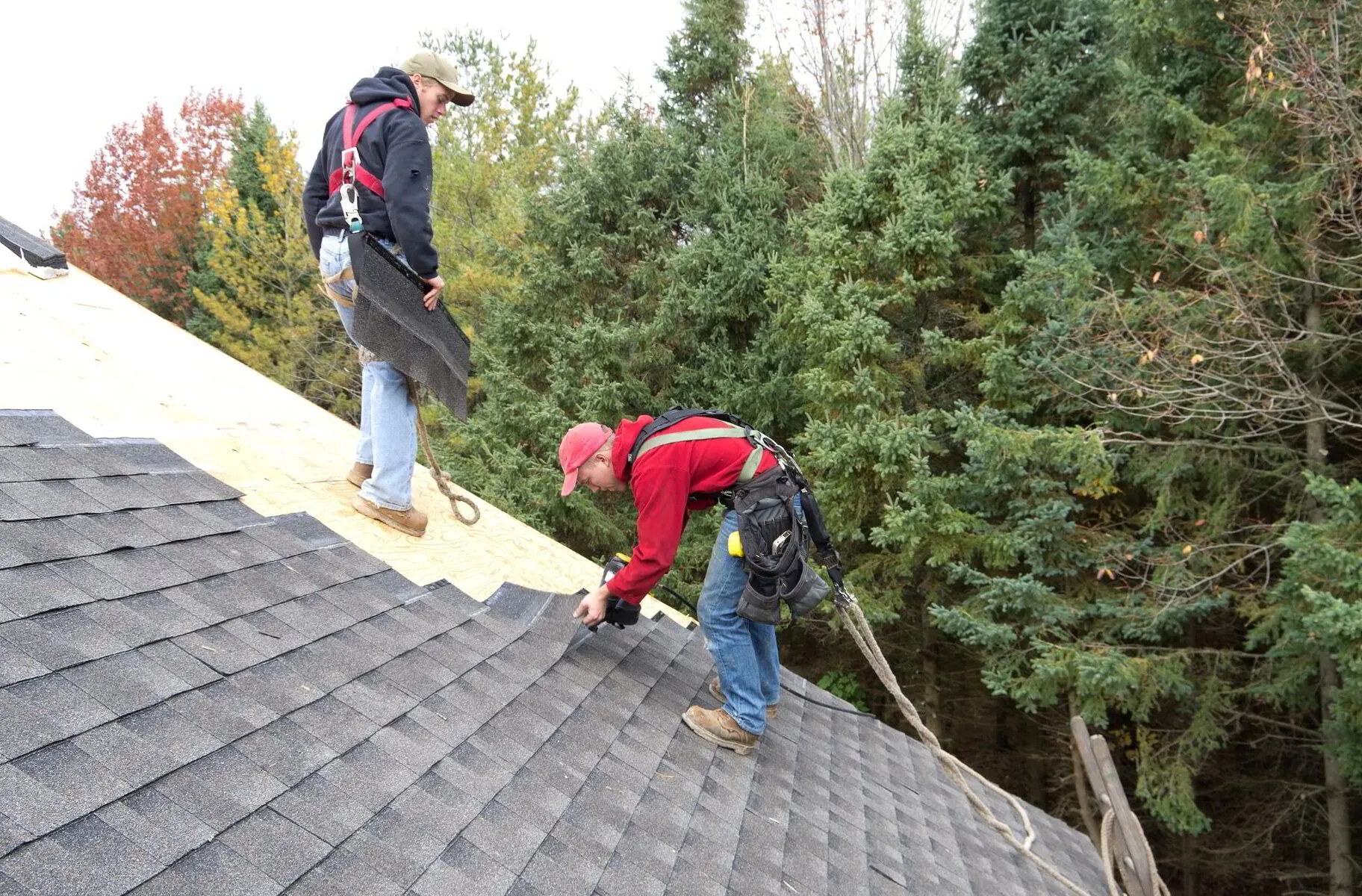 Why Asphalt Shingles Installation Still Works in Winter
