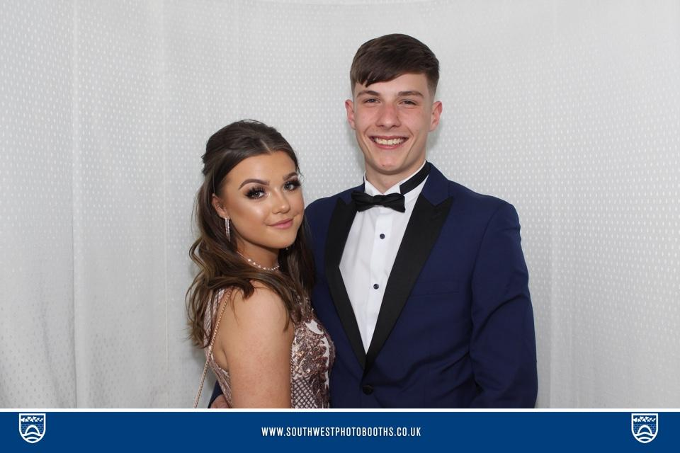 5 reasons to have a photo booth at your school or college prom