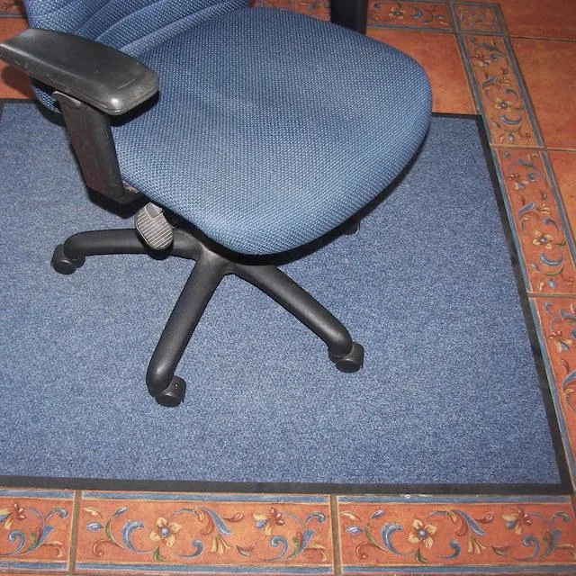 Buy Chair Mats that Protect Floors and Insulate Against the Cold