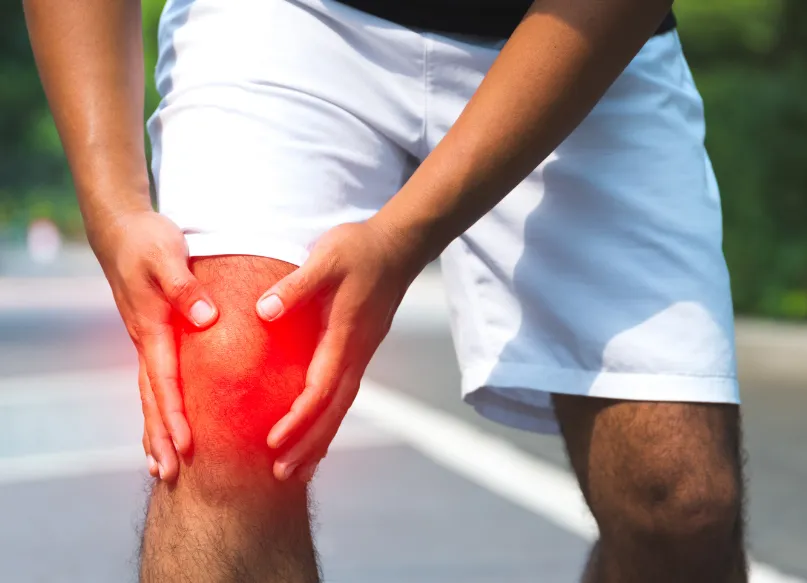 Douleur au genou (gonalgie) : symptômes, causes et traitement ostéopathique