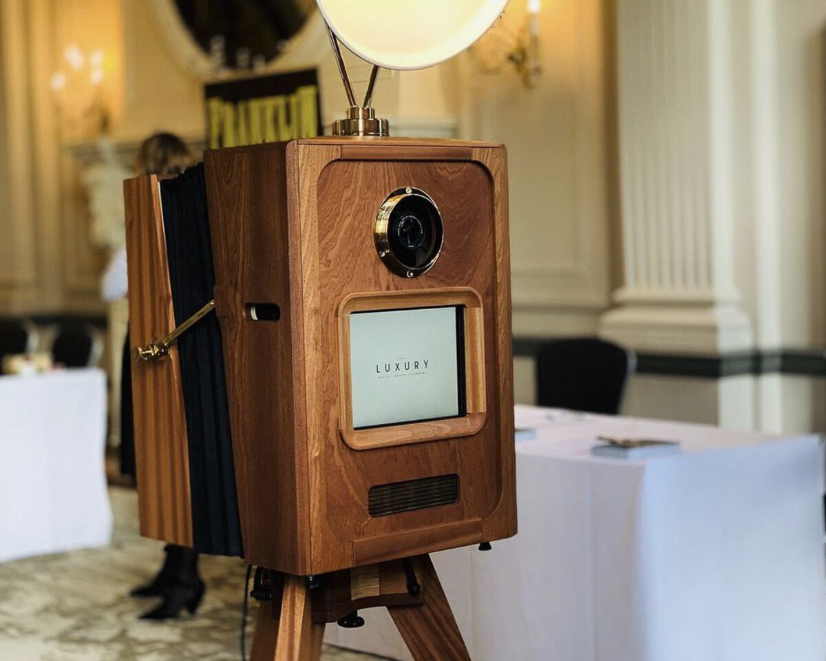 Selfie Mirror & Photo Booth Hire Services | Photobooth Ireland