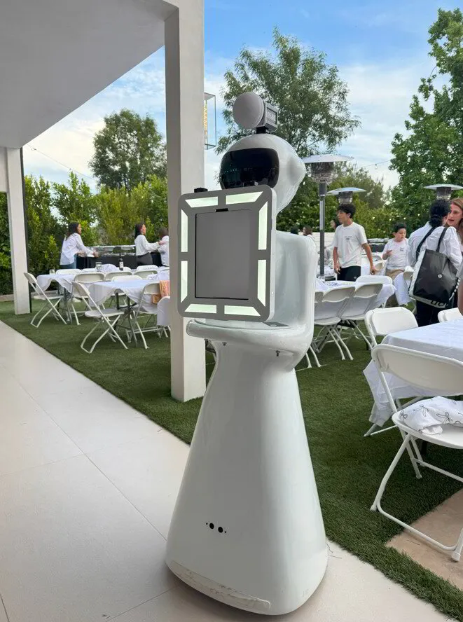 Robot Photo Booth in Southern California | The Main Booth