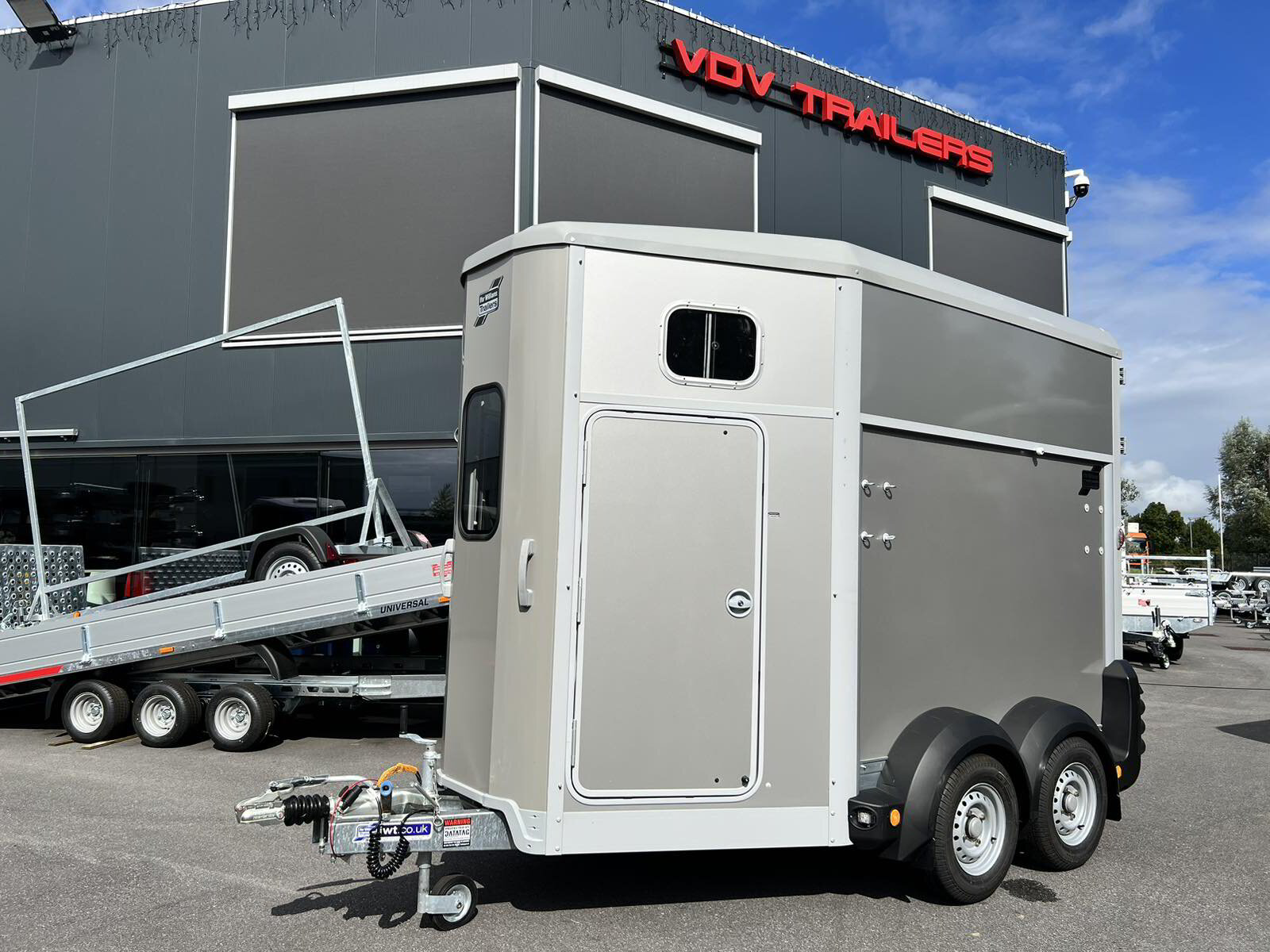 Paardentrailers Ifor Williams Trailer HB506 RH FR silver code : 715