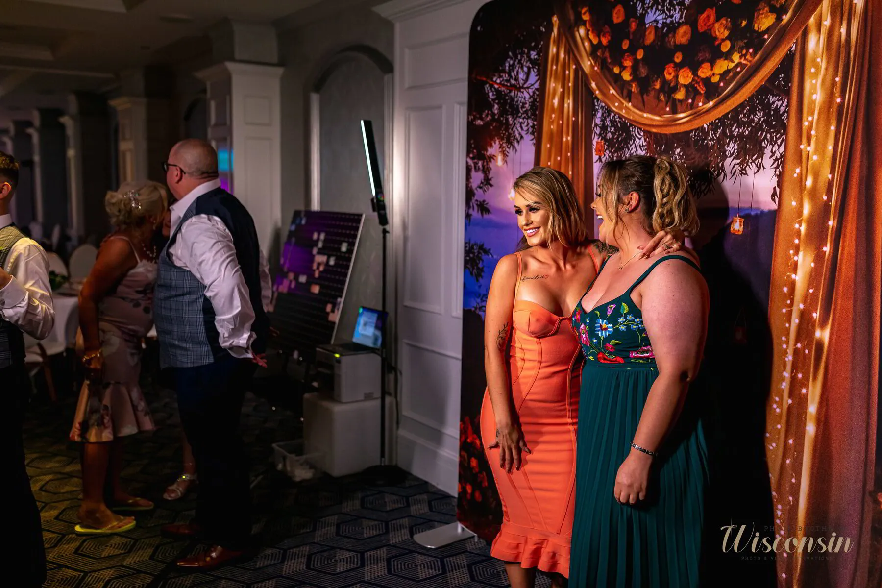 What You Need to Know Before Booking Your Holiday Photo Booth in Wisconsin