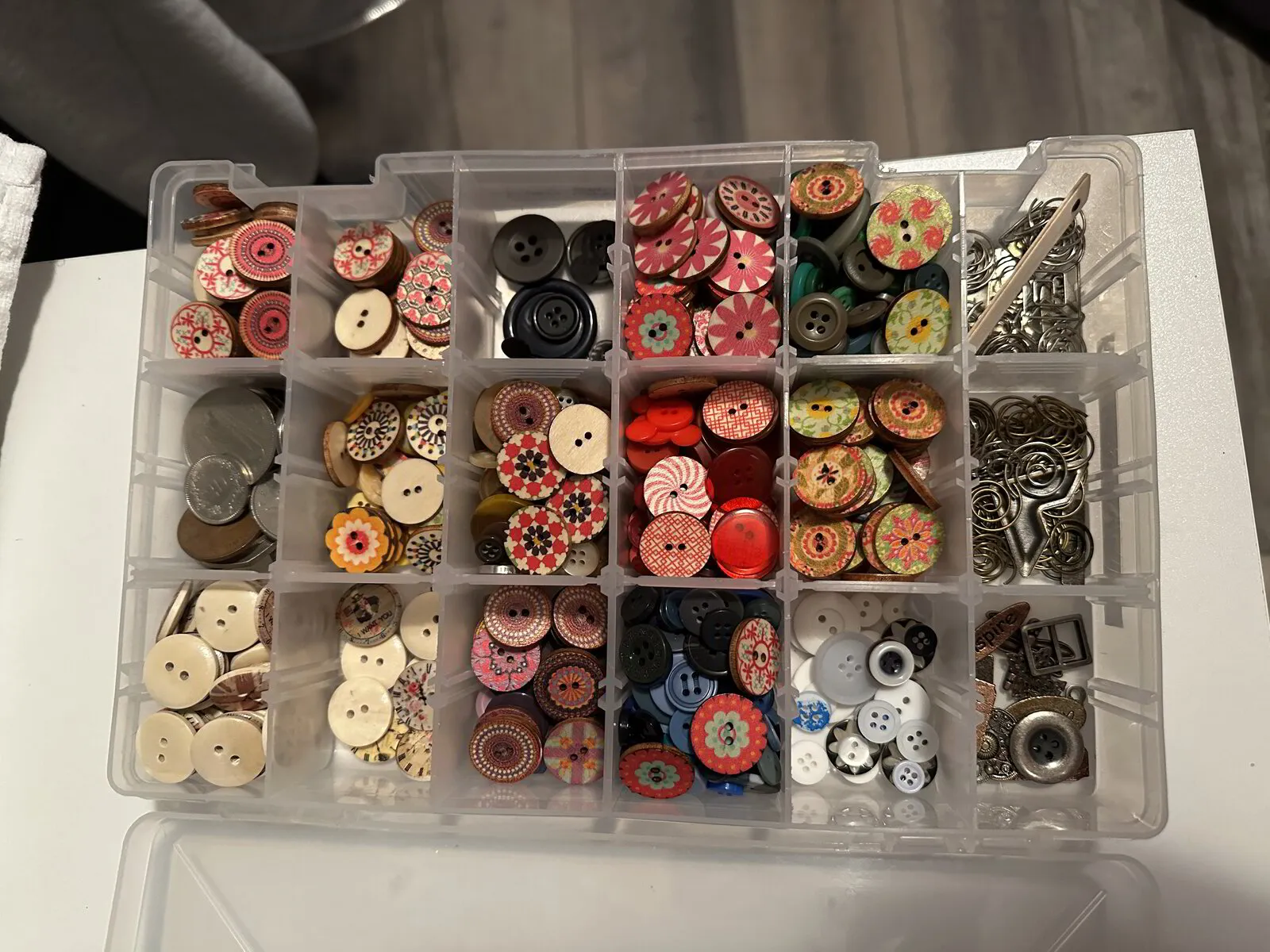 Using the Rainbow Method to Organize Craft Supplies