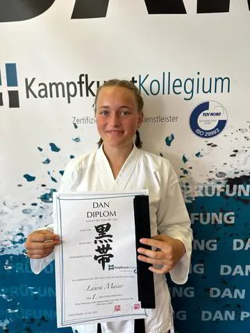 Karate-Prüfungen zum Schwarzen Gürtel, wir gratulieren