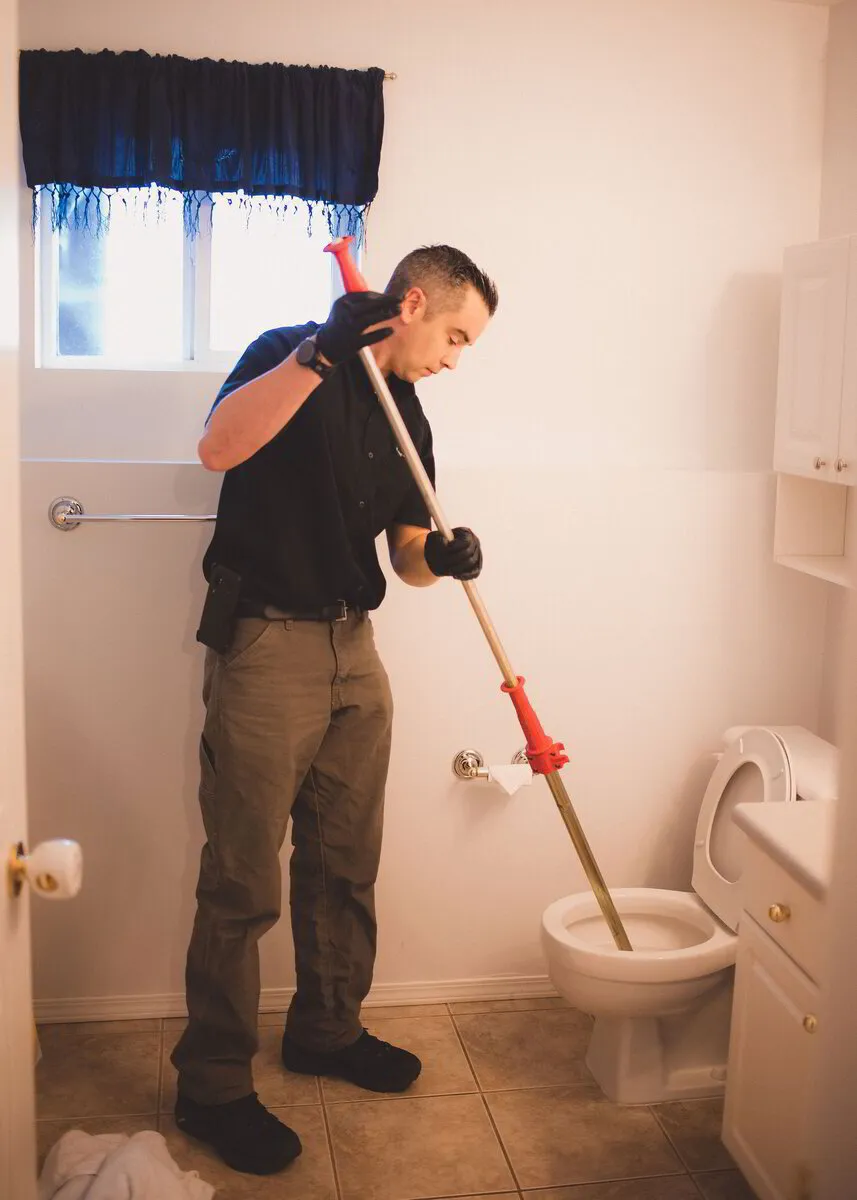 How to Properly Plunge a Toilet: Tips from Plumbing Professionals | DIY ...