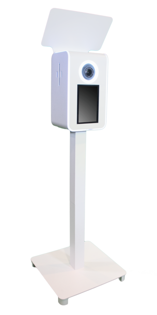 Luxury Glam Photo Booth Rentals In Kelowna | The Mirror Booth Co