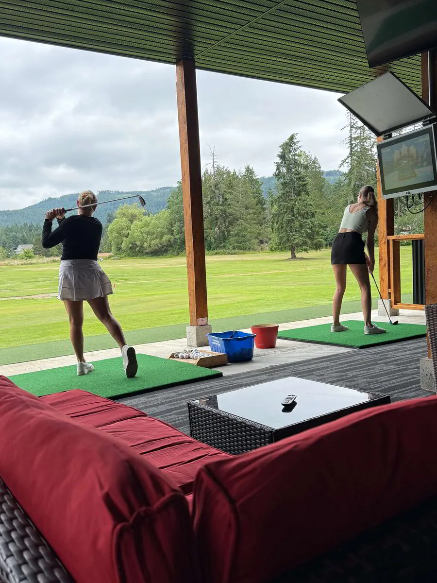 Hollies Executive Golf Course - Port Alberni BC