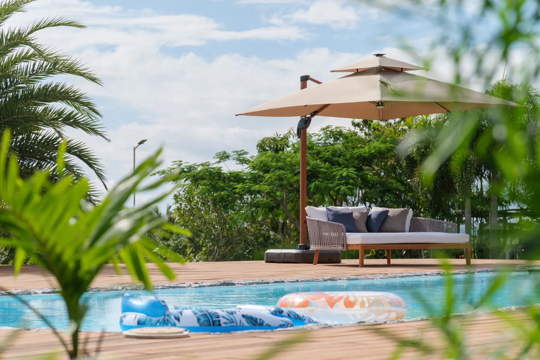 Paradis Sur Terre: 6-Bedroom Villas with Pools & Sea Views