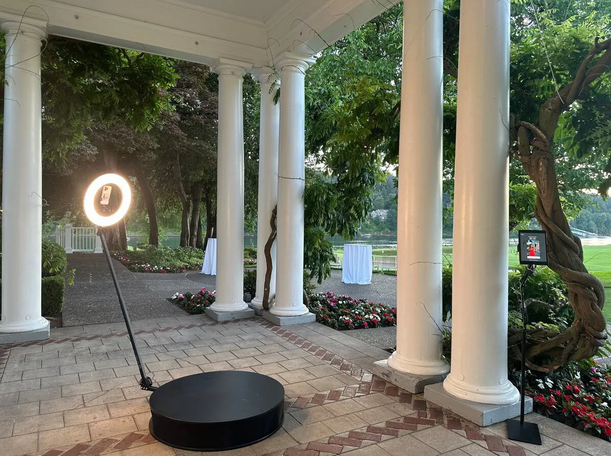 360 Photo Booth Rental in Portland, Oregon| Ready, Set, Pose!