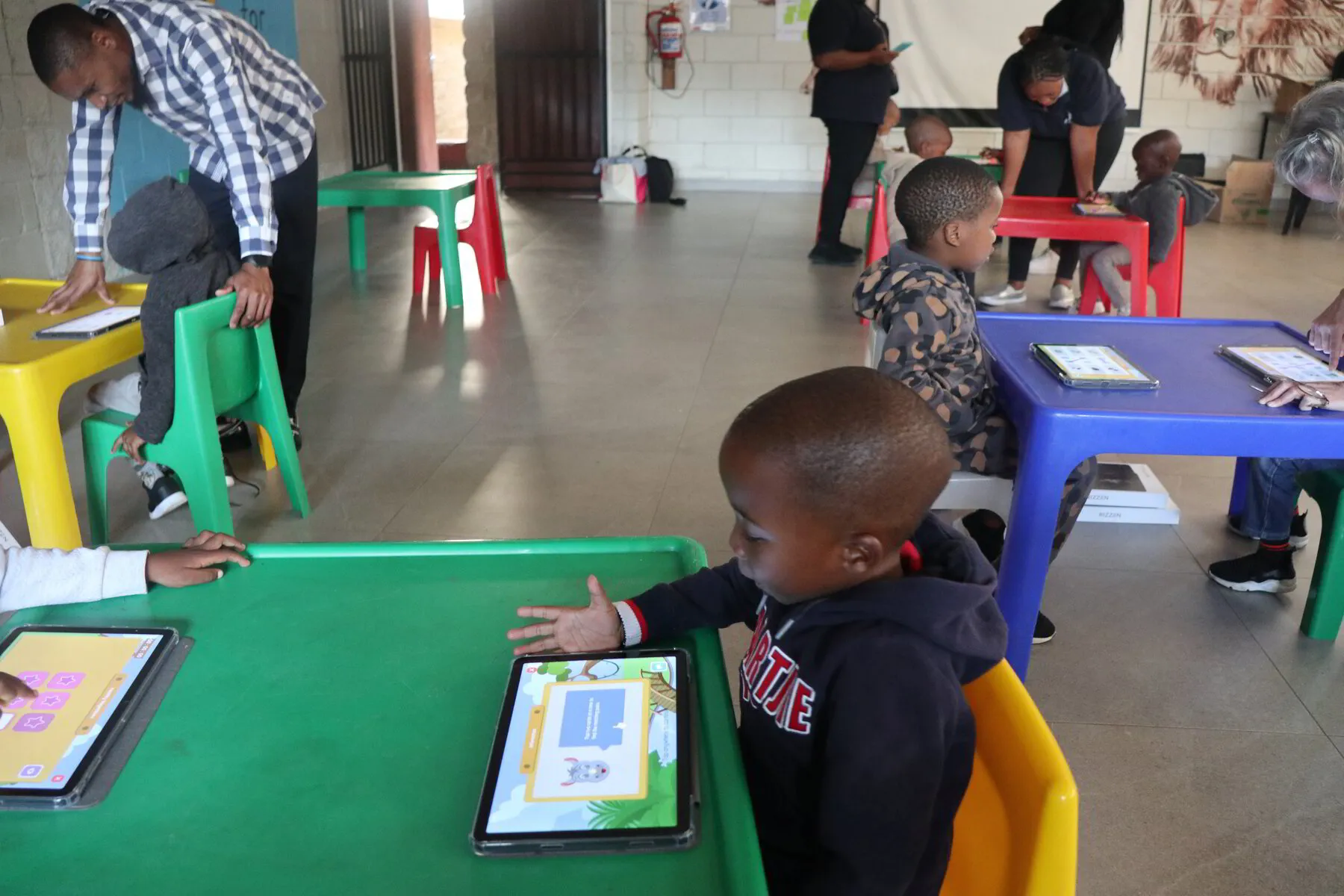 Using Technology to Scale Numeracy and Literacy Programmes in Early Childhood Development