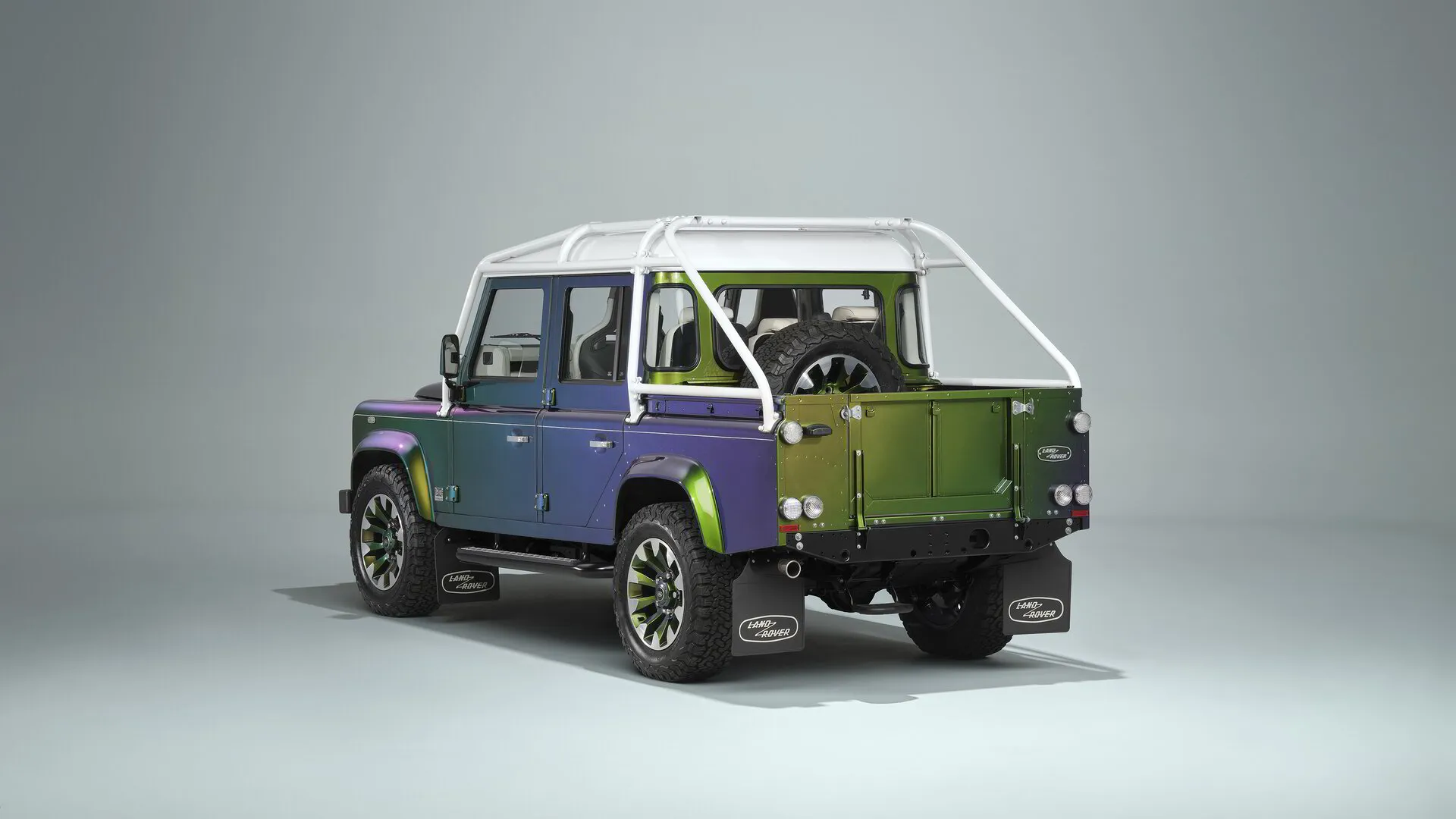 Colour-changing Classic Defender V8 family introduces new double cab option