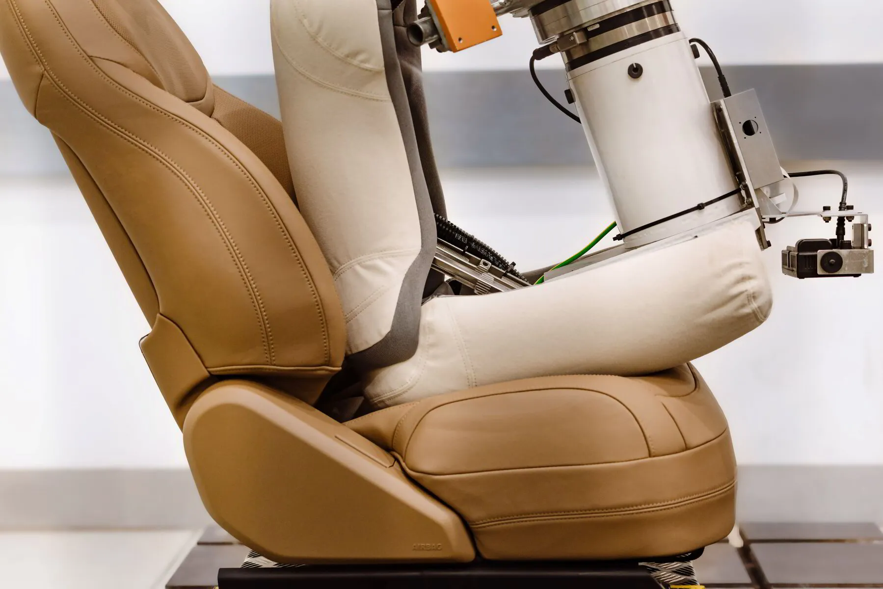 Robots simulate a decade of seat usage to give JLR's luxury vehicle ...