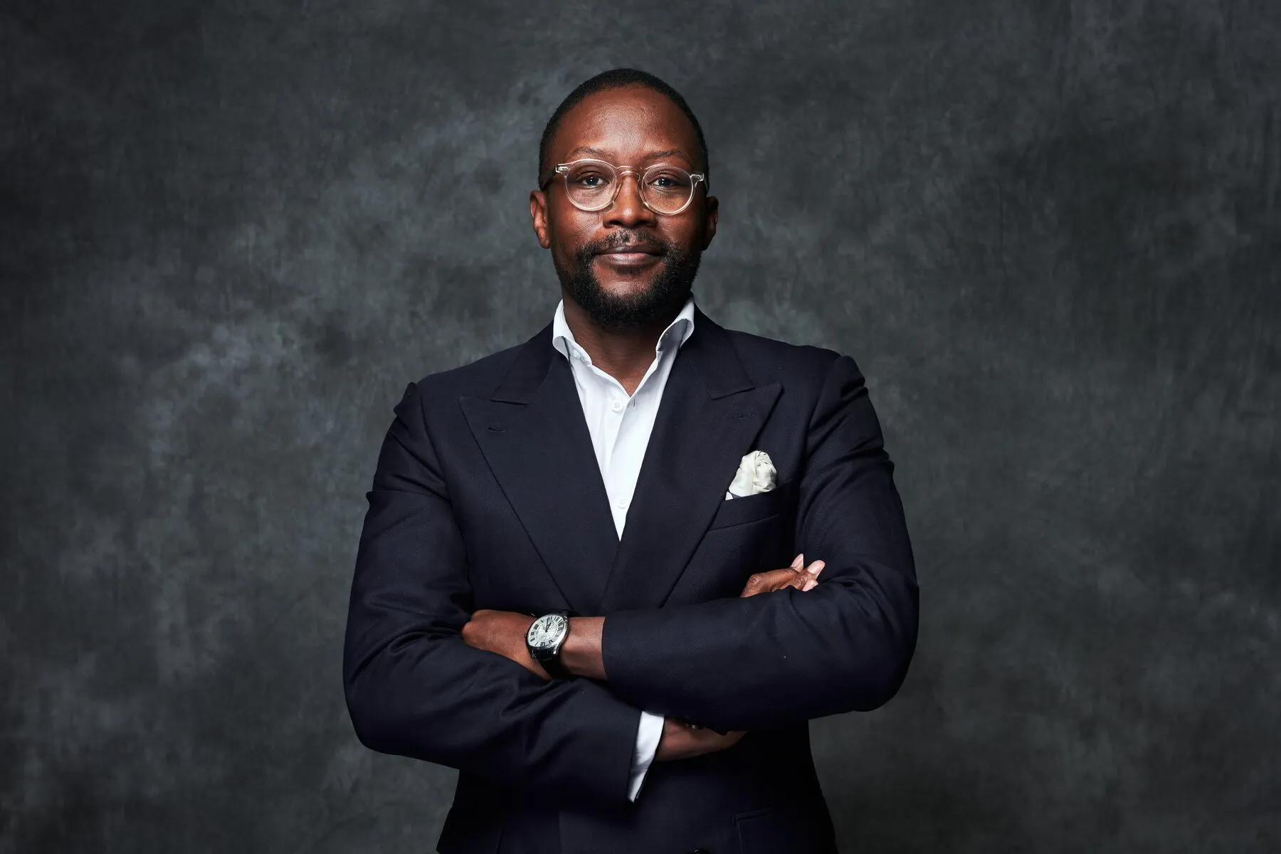 Thato Toeba receives the 2025 FNB Art Prize