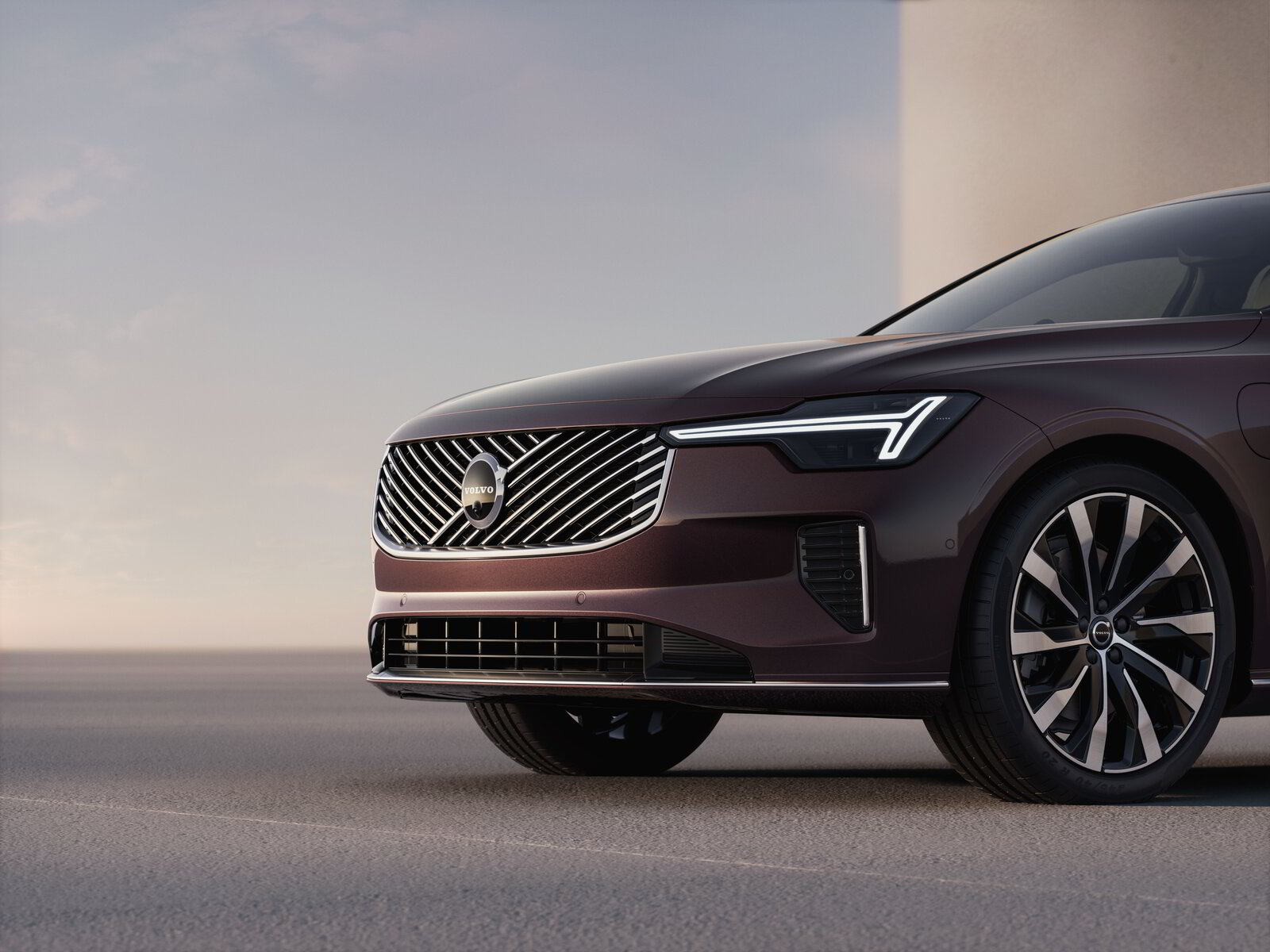 New ES90 marks the next chapter in three decades of Volvo flagship sedans