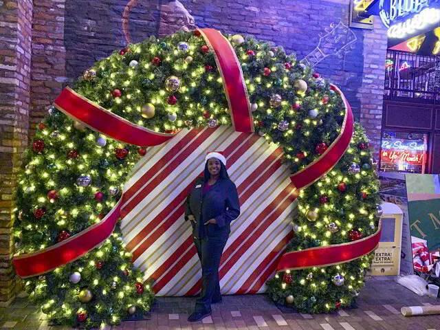 Commercial Building Holiday Decorations: Design Custom Holiday Decor!