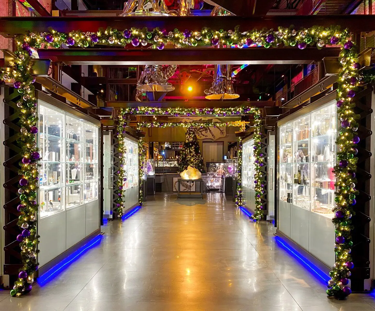 How to Decorate a Building for Christmas