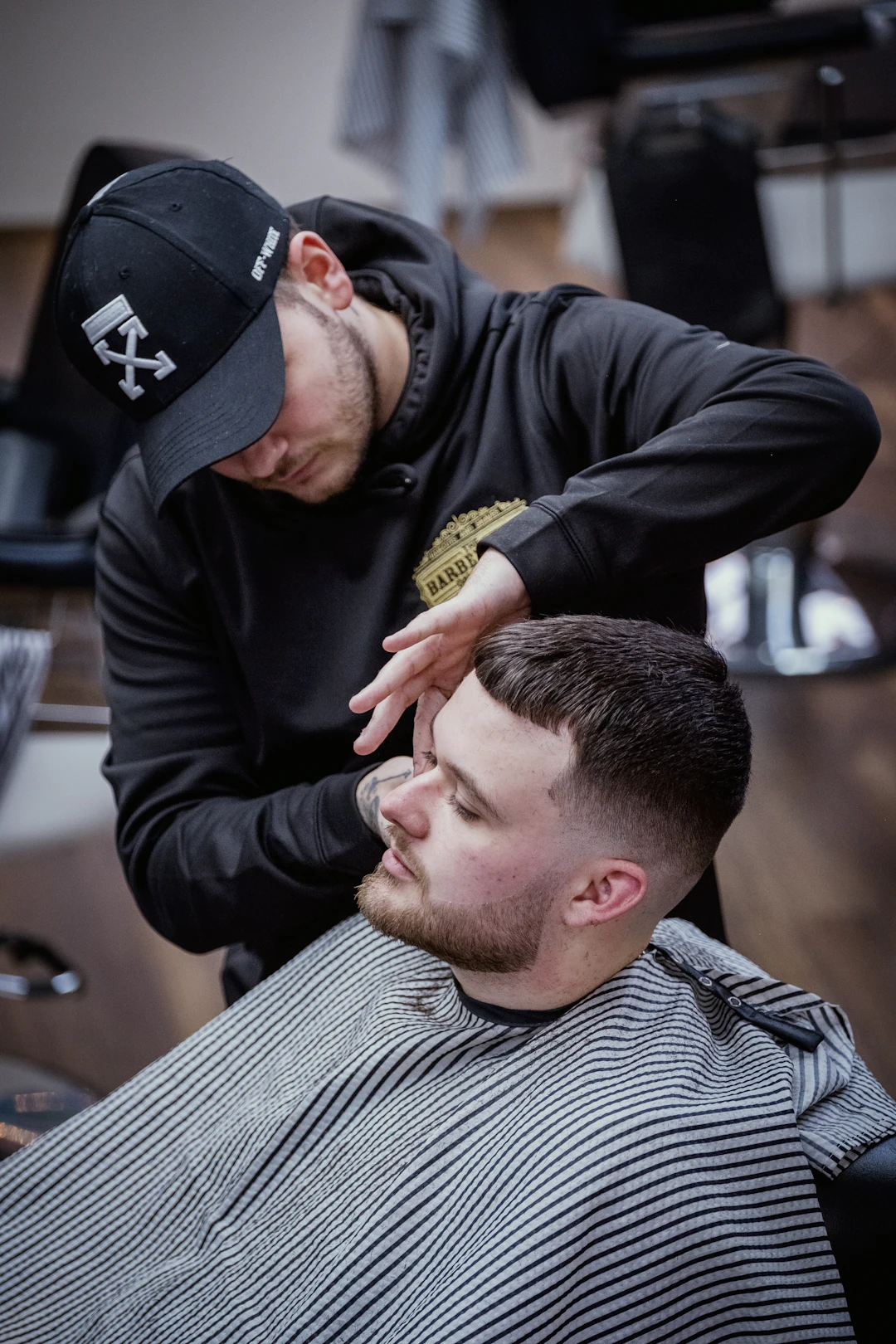Barba y Afeitado Profesional: Estilo y Cuidado en Barbería Montt