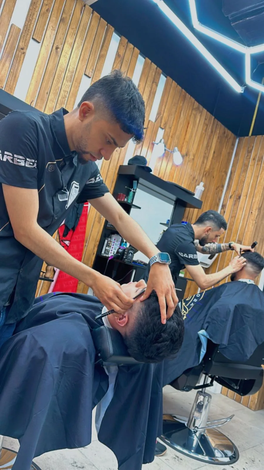 Barba y Afeitado Profesional: Estilo y Cuidado en Barbería Montt