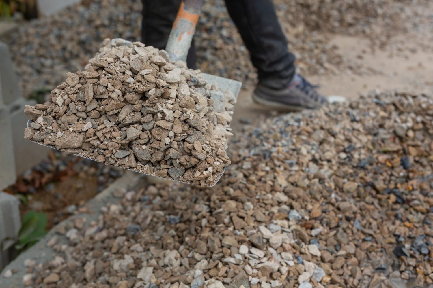 Driveway Gravel Delivery in Nanaimo: Base vs. Top Layer and Rut Prevention