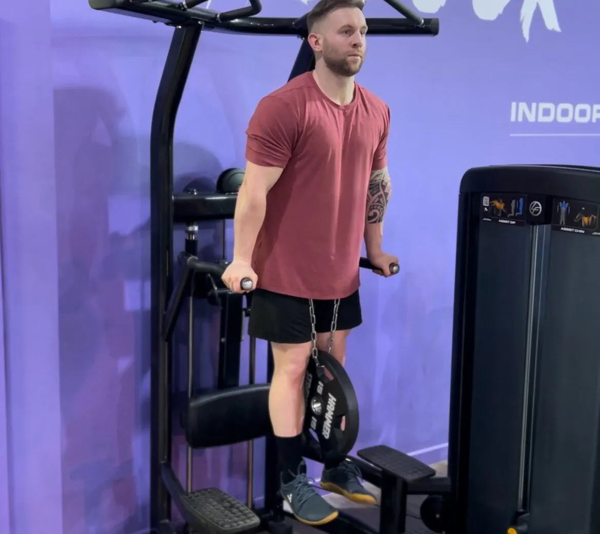 Comparing weighted dip and bench press: Which is better?