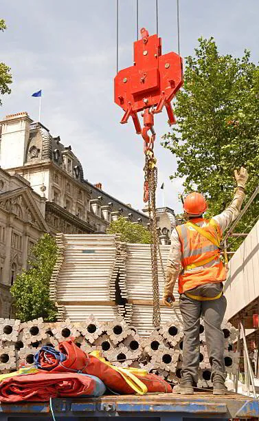 The Role of Rigger Signal Persons: Ensuring Safe Crane Operations