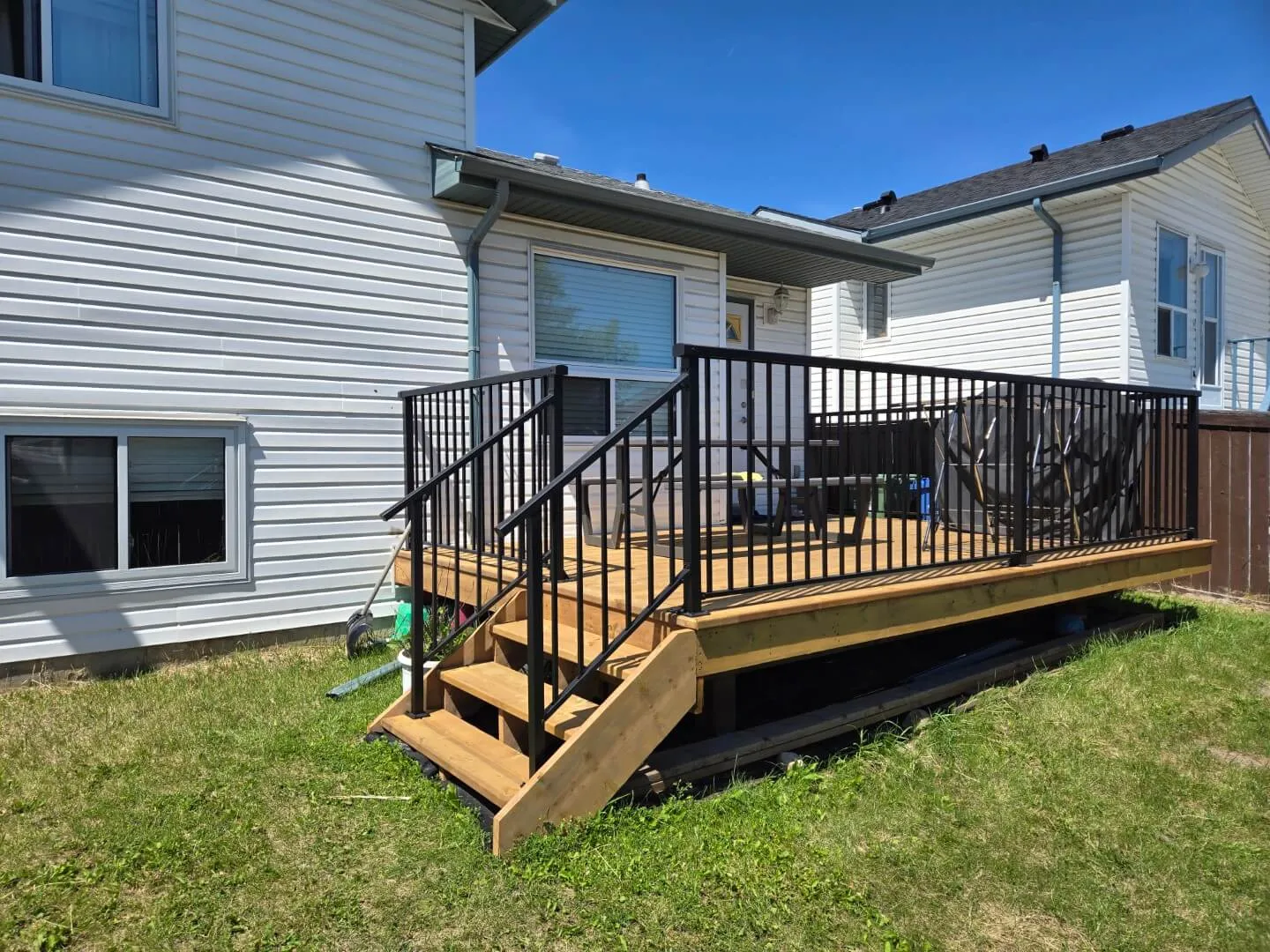Navigating Deck Material Options in Calgary: A Cost-Benefit Analysis