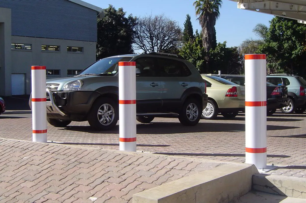 BOLLARDS / ANTI-RAM POSTS STATIC & REMOVABLE: Flexible Access Control