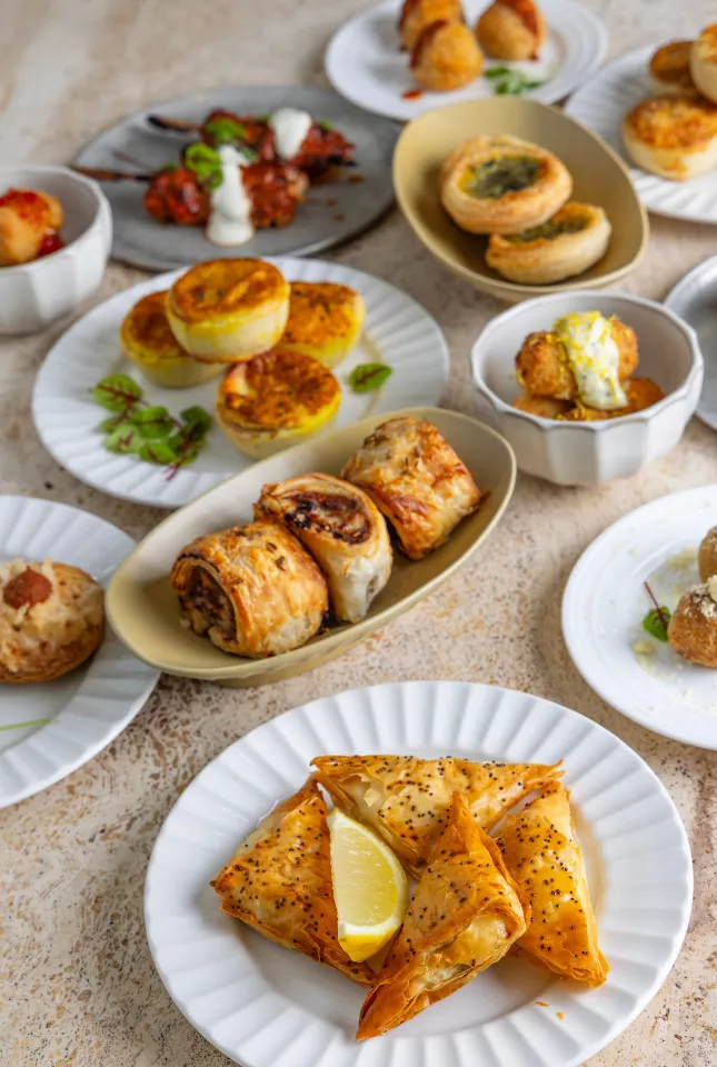 ENTERTAINER'S CANAPÉS | HOT + COLD