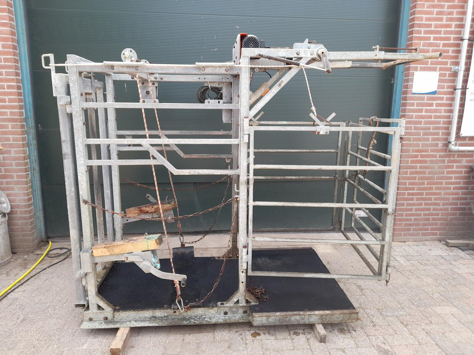 GDS hoof trimming box