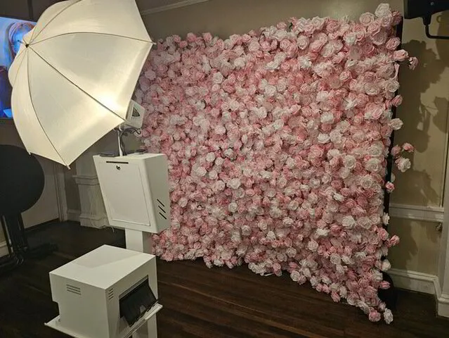 Wedding Photo Booth Rentals in Dallas & DFW TX | Mighty Photo Booths