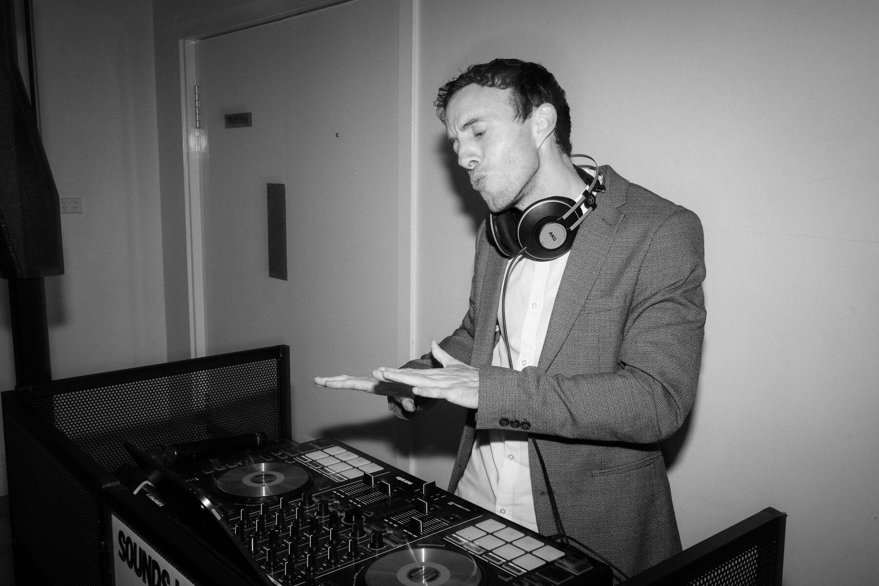 Wedding DJ Brisbane | Best MC & DJ Hire For Weddings