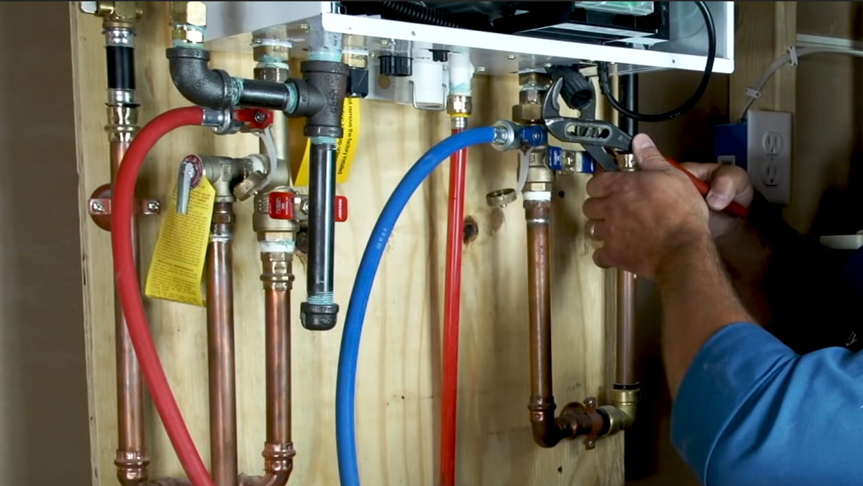 The 2022 Guide to Tankless Water Heater Maintenance | Phyxter Home Services