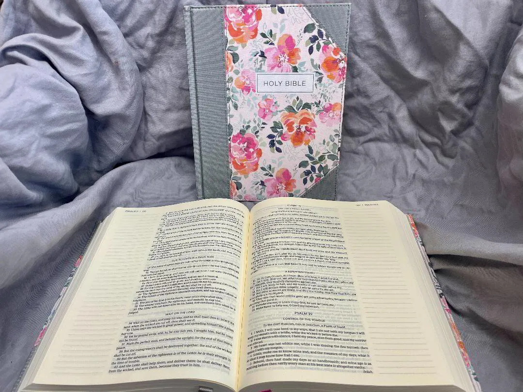 Floral journaling Bible (Comfort print)