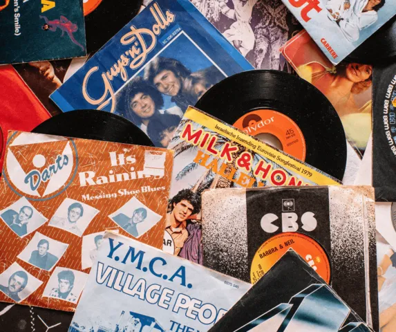 Apply to become a maker at The Linden Market Botanical Gardens