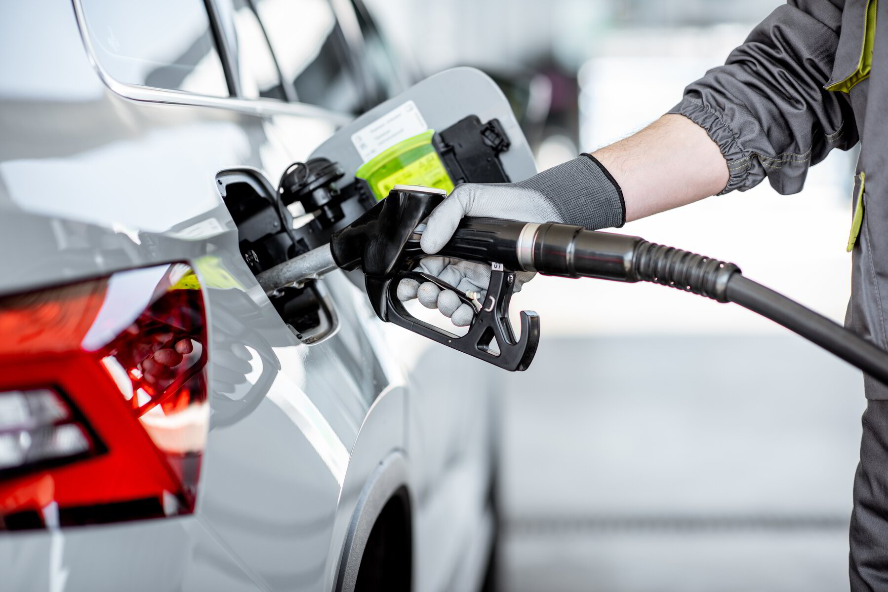 ¿Cómo el combustible adulterado daña el vehículo?