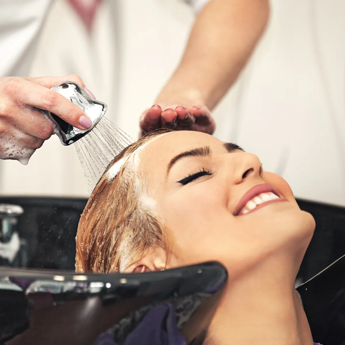 Peluquería Profesional en Santiago Centro | Estilo y Belleza en Época Estilistas